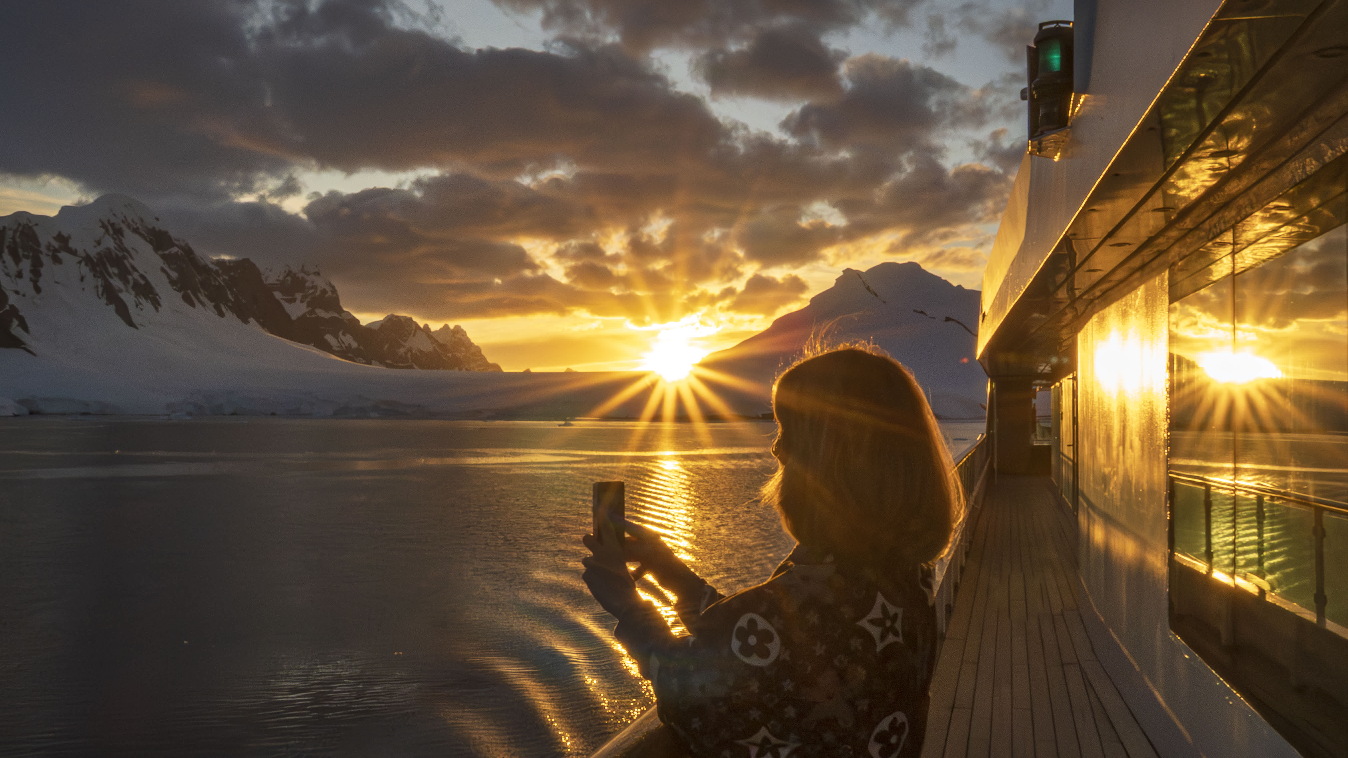 Inside an Exclusive Resorts Journey to Antarctica | The Club Once-in-a ...