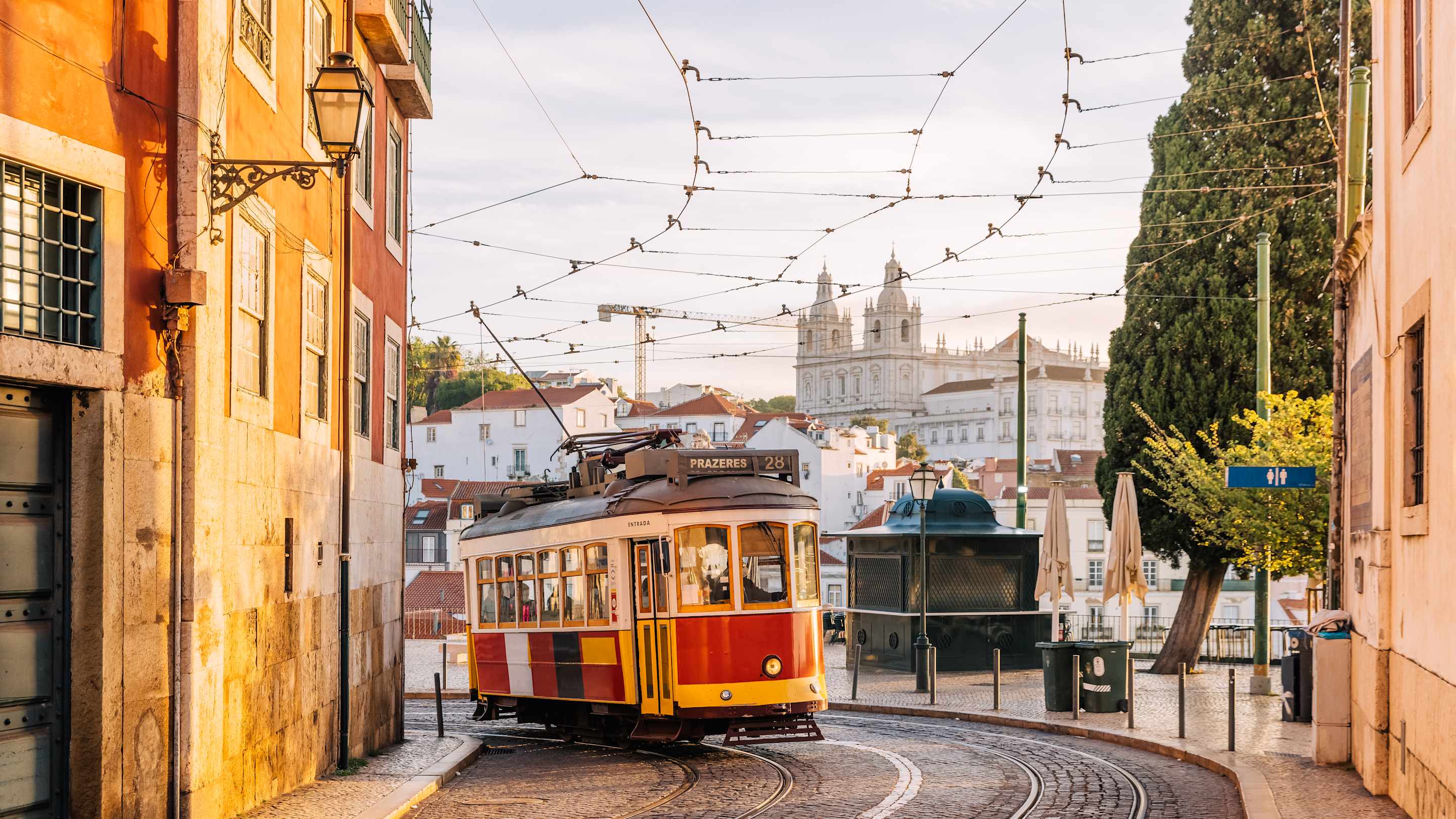 Portugal's Simplex Law: A Guide for Real Estate Investors